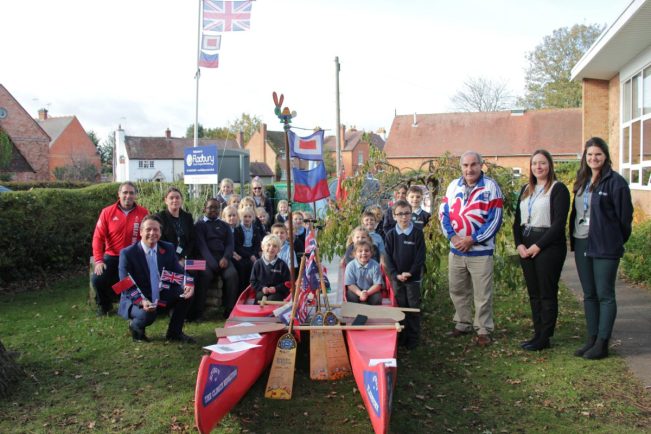 Paddling an 'oar-some' message - The Evesham Observer