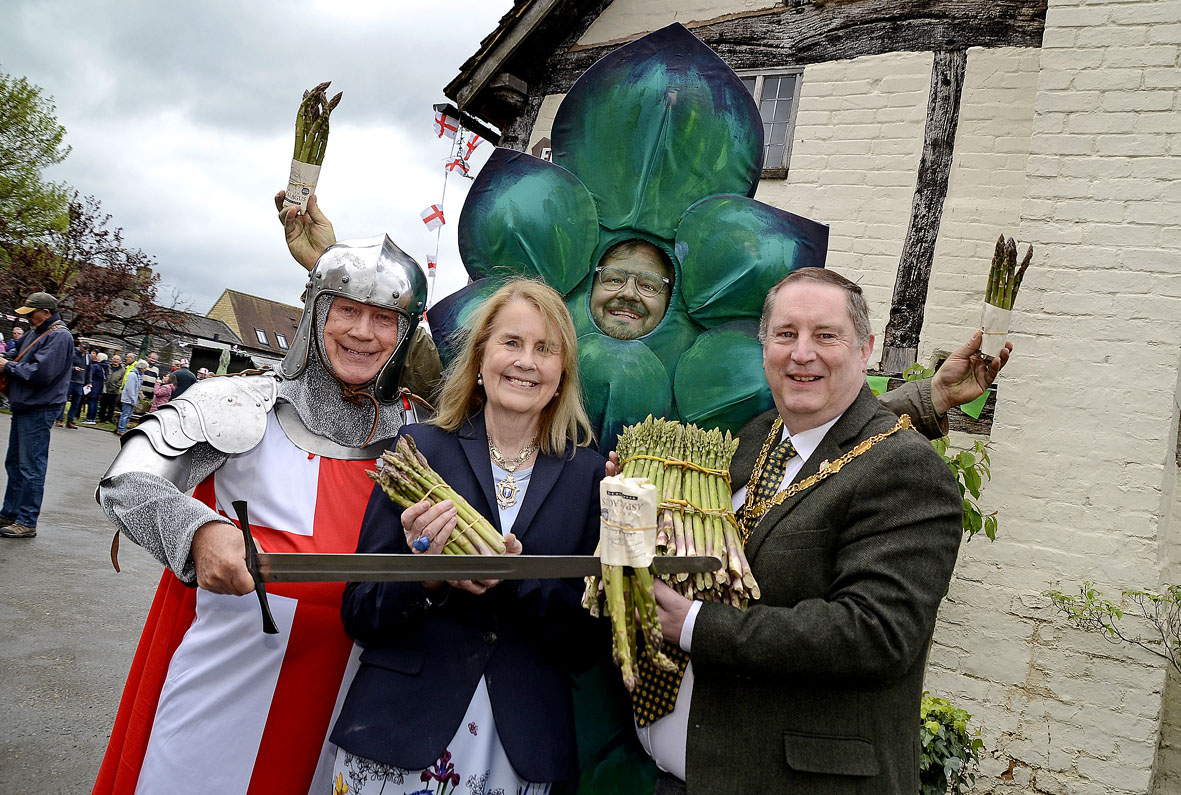 PICTURE SPECIAL - Spring marks the first cut of Vale of Evesham's world ...